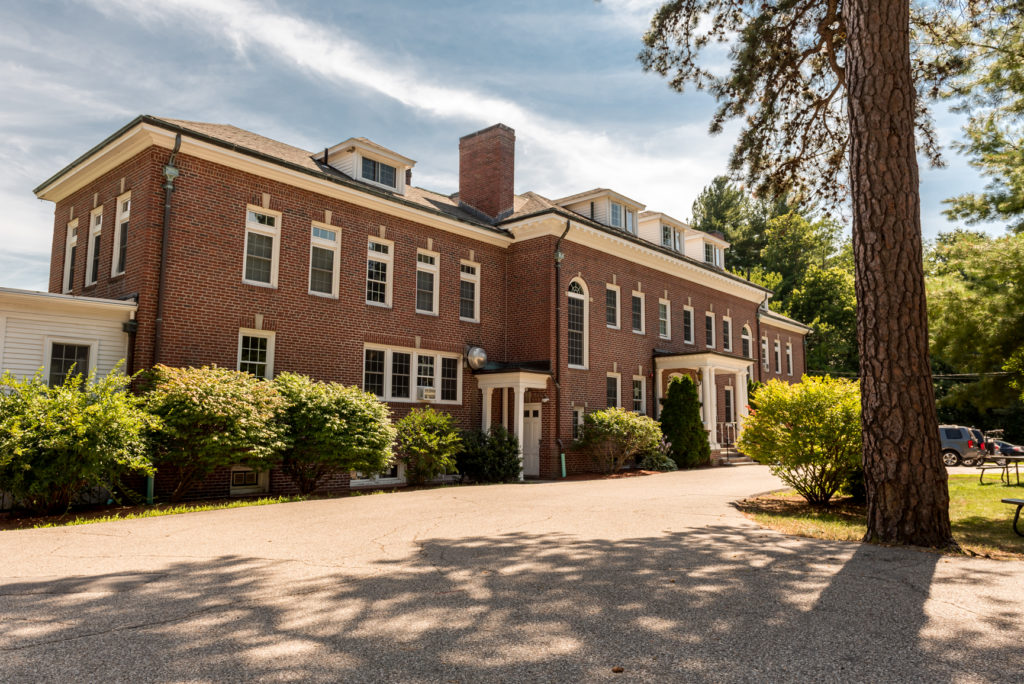 10 Super Haunted Places In NH To Visit With Friends - Society19