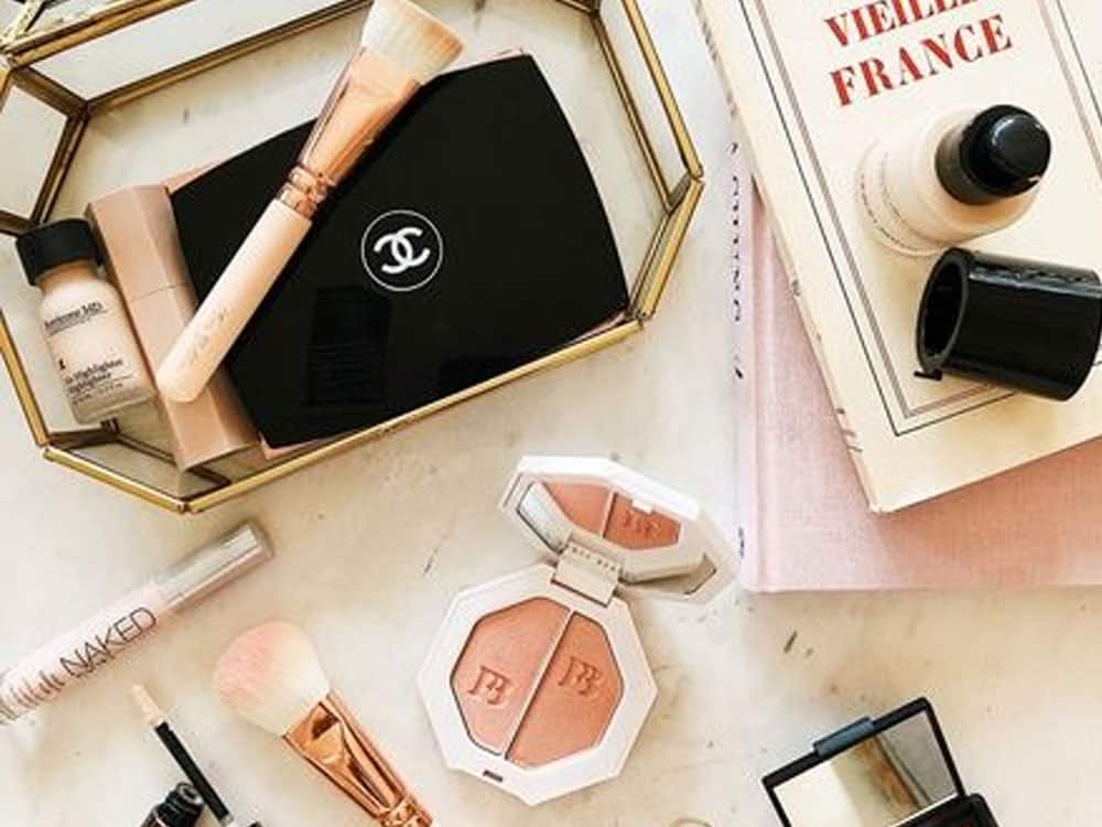 10 Minimal Makeup Looks That Take 10 Minutes Or Less - Society19